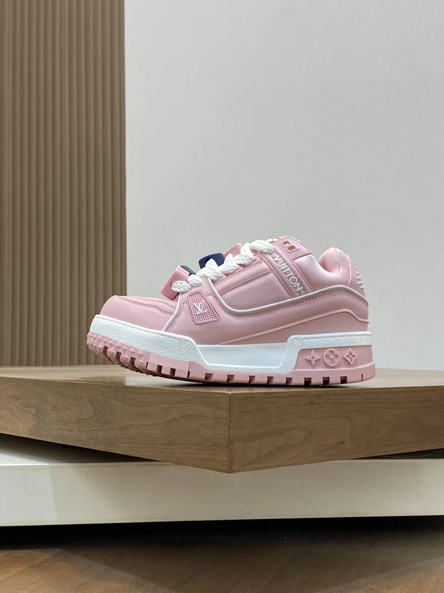 Exact replica Louis Vuitton Trainer Sneaker