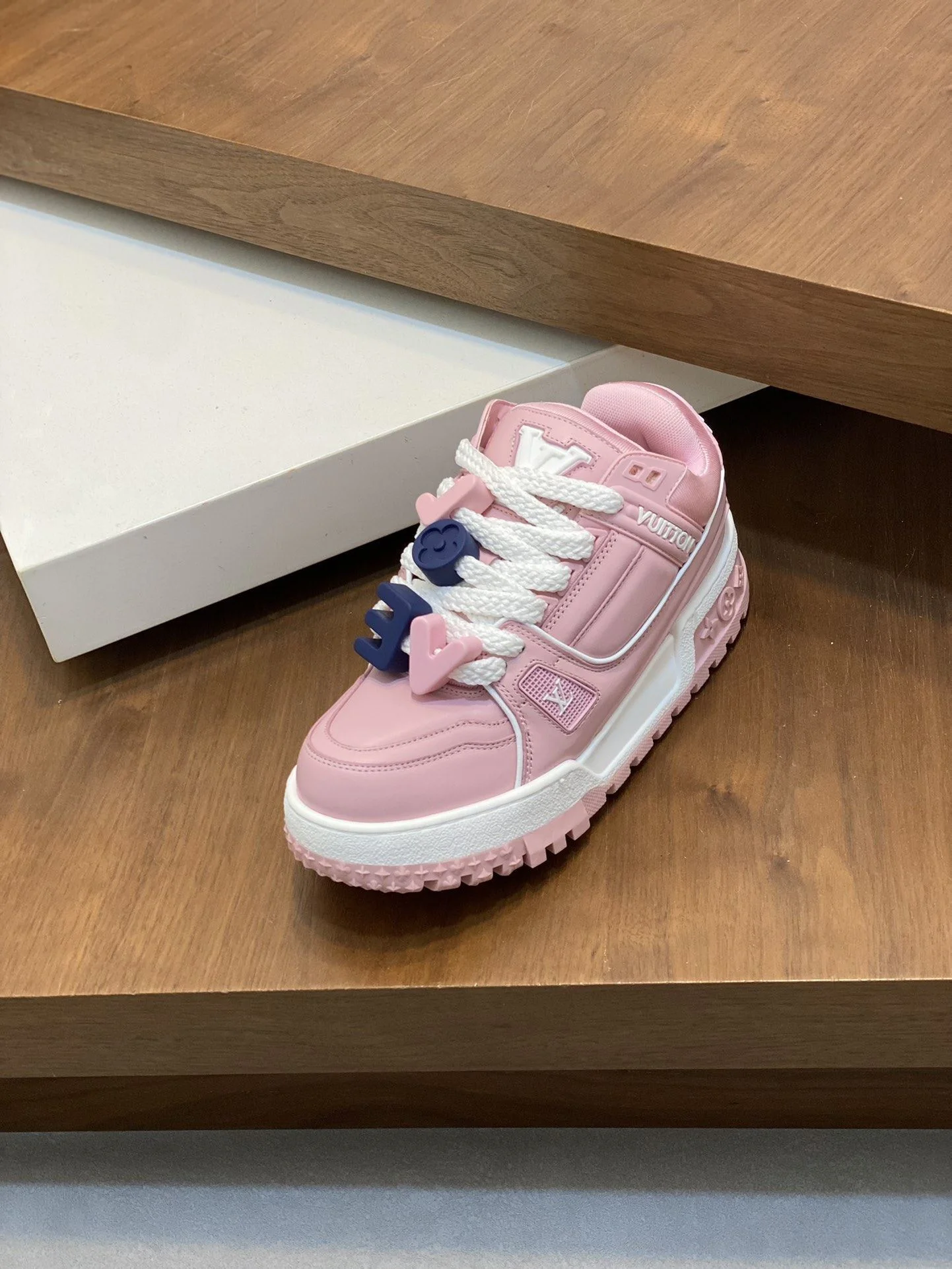 Exact replica Louis Vuitton Trainer Sneaker