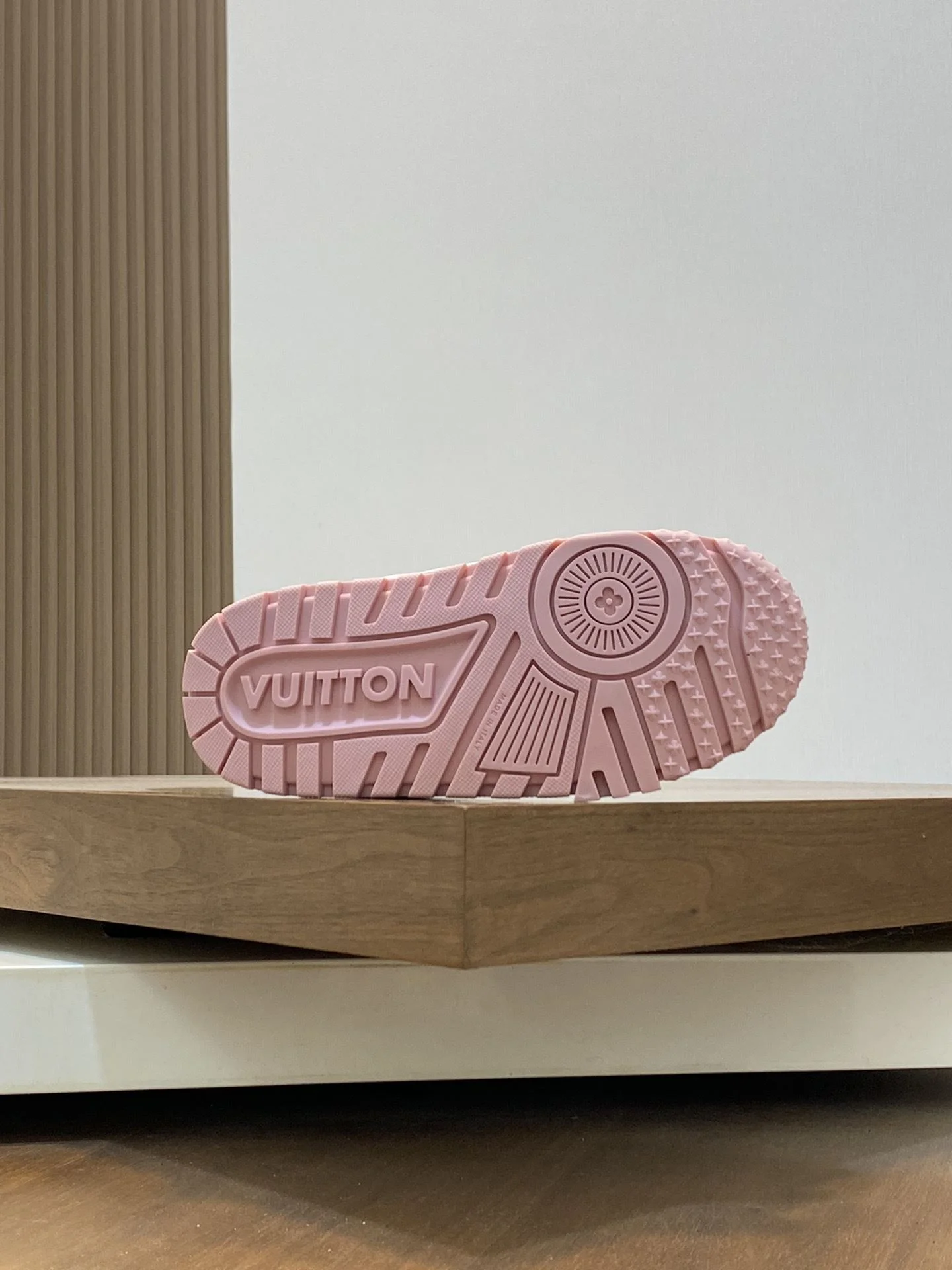Exact replica Louis Vuitton Trainer Sneaker