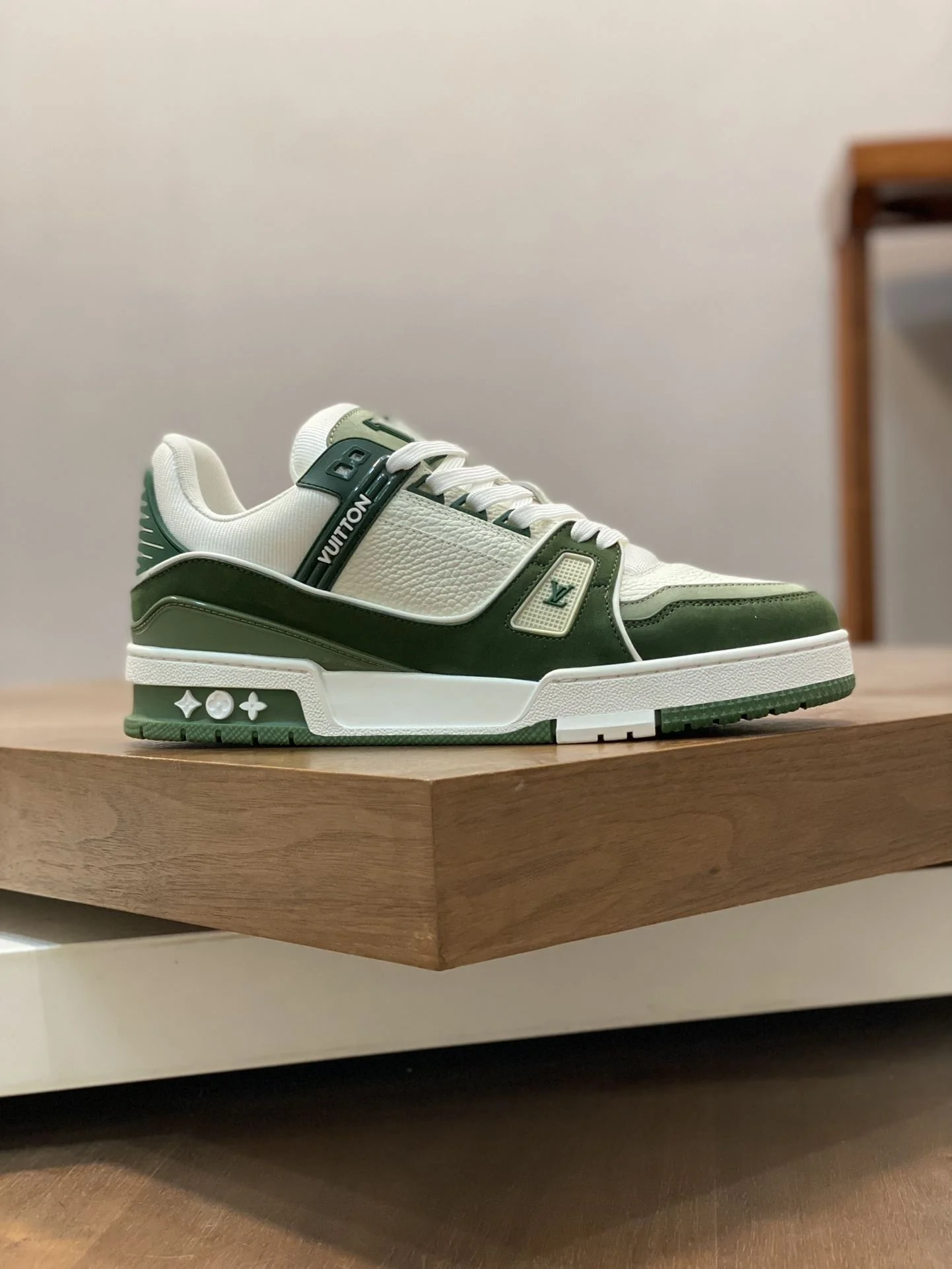 Exact replica Louis Vuitton Trainer Sneaker
