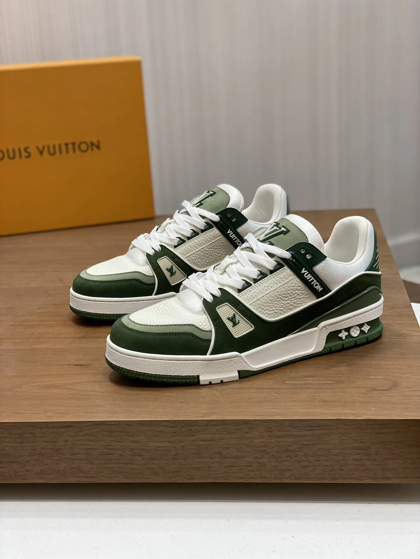 Exact replica Louis Vuitton Trainer Sneaker