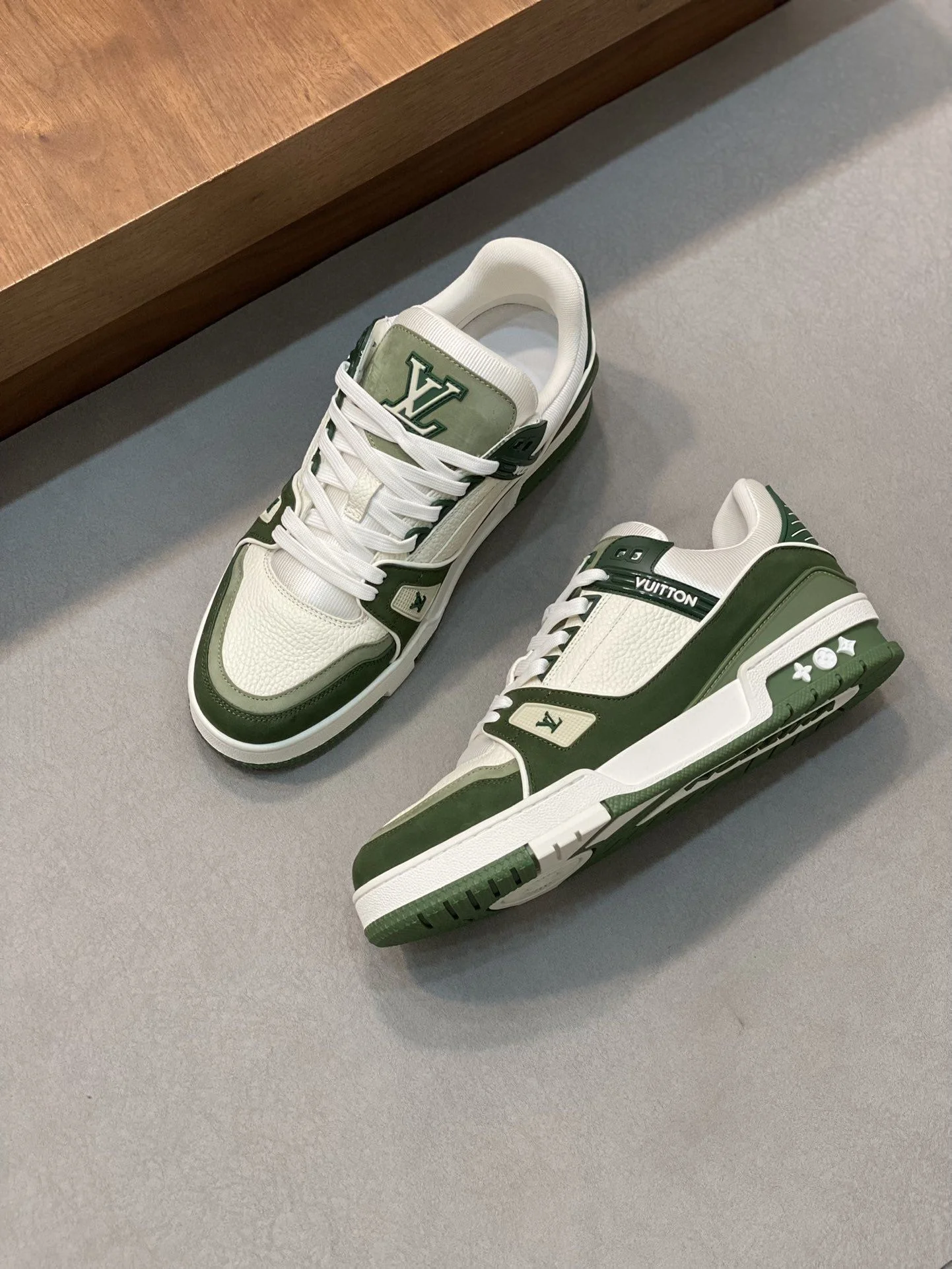 Exact replica Louis Vuitton Trainer Sneaker