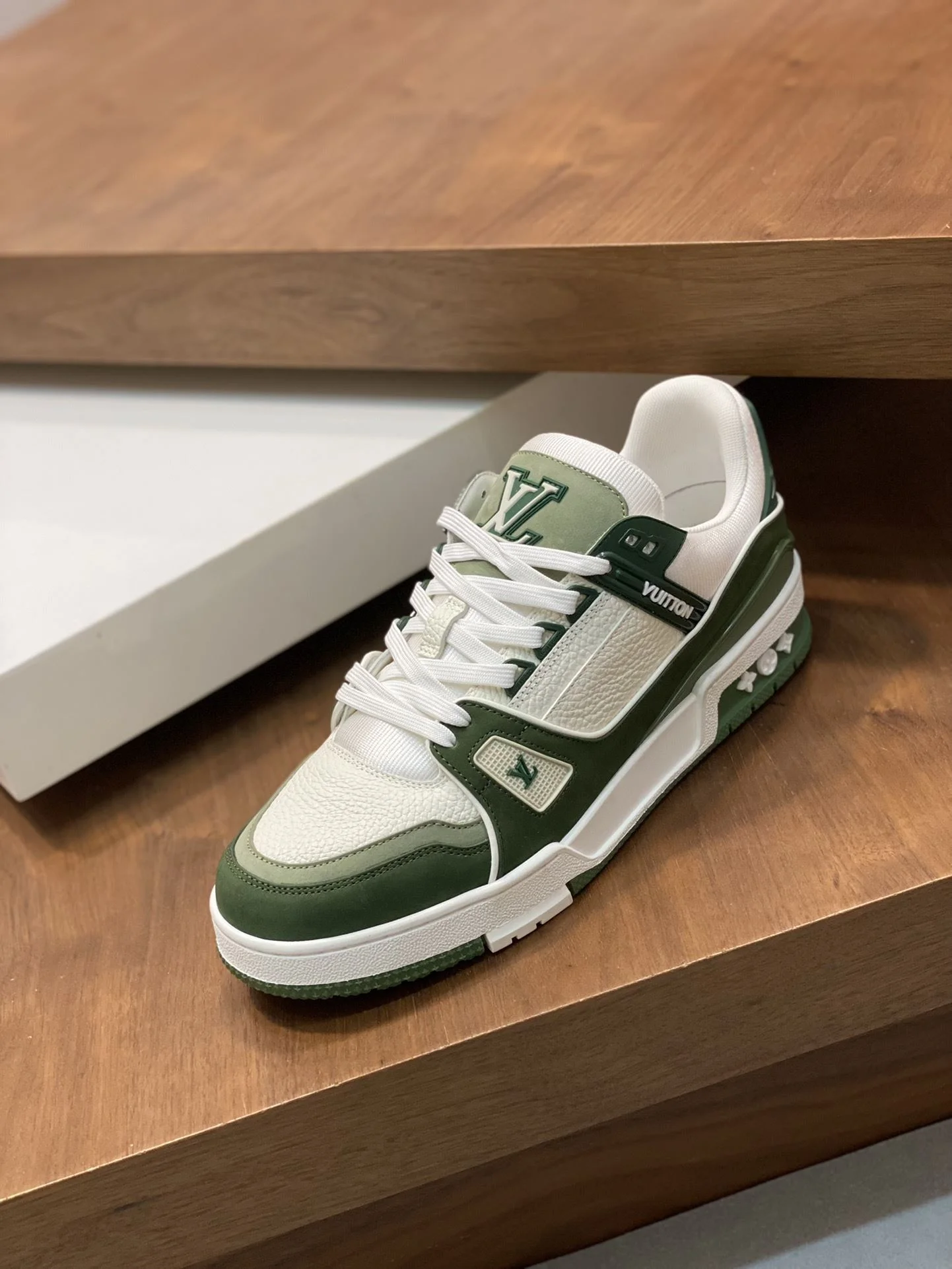 Exact replica Louis Vuitton Trainer Sneaker