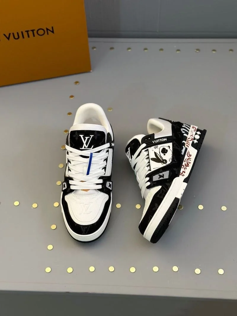 Accurate model Louis Vuitton Trainer Sneaker