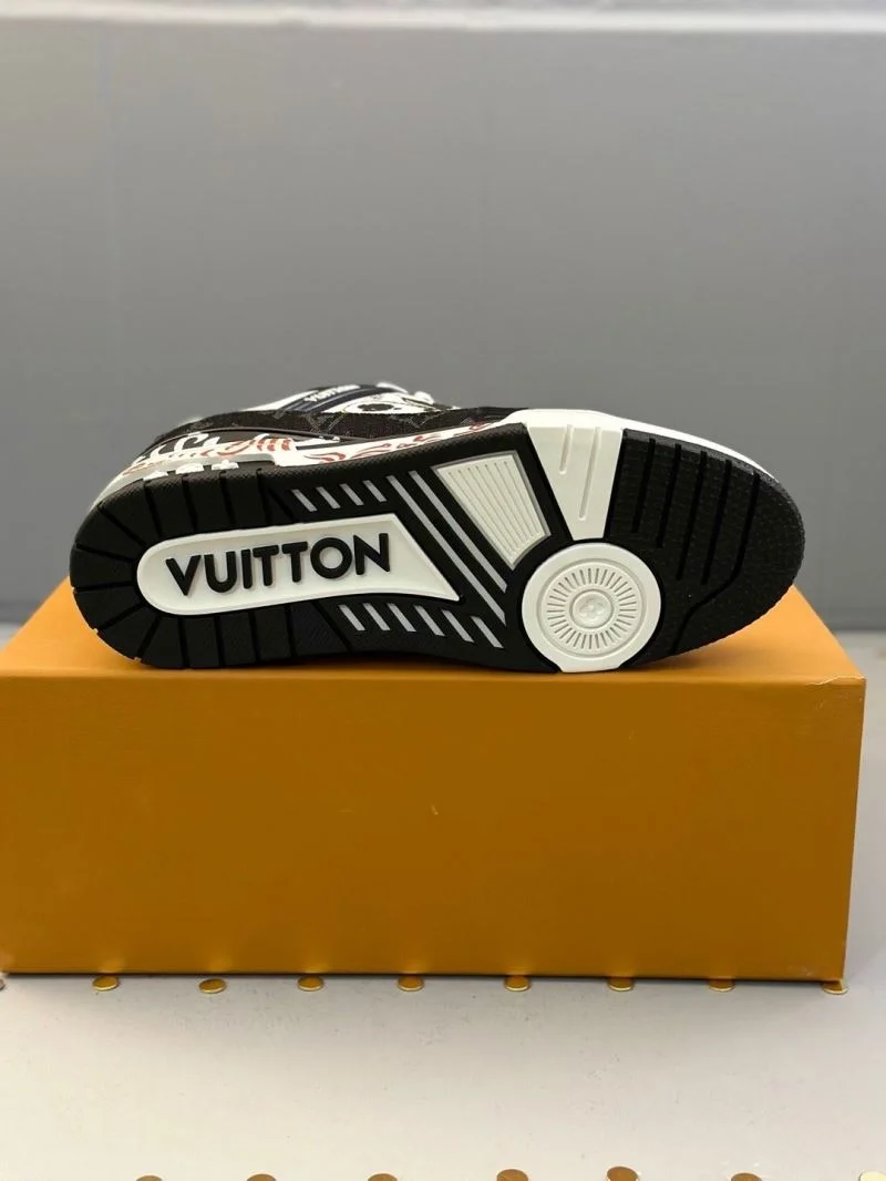 Accurate model Louis Vuitton Trainer Sneaker