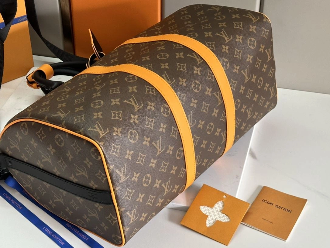 Accurate model Louis Vuitton Travel Bags