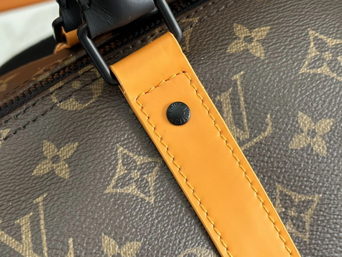 Accurate model Louis Vuitton Travel Bags