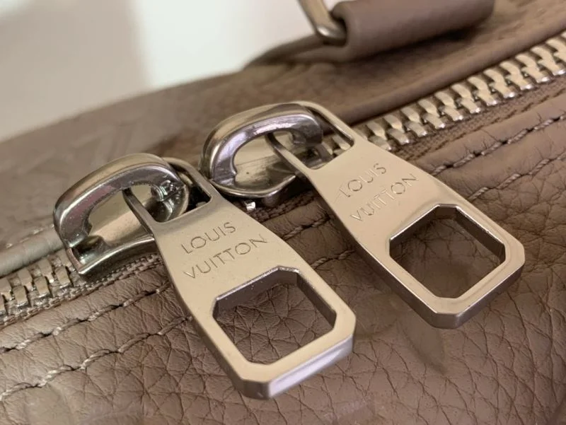 Accurate model Louis Vuitton Travel Bags