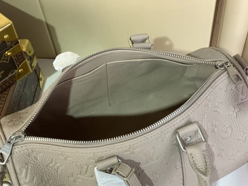 Accurate model Louis Vuitton Travel Bags
