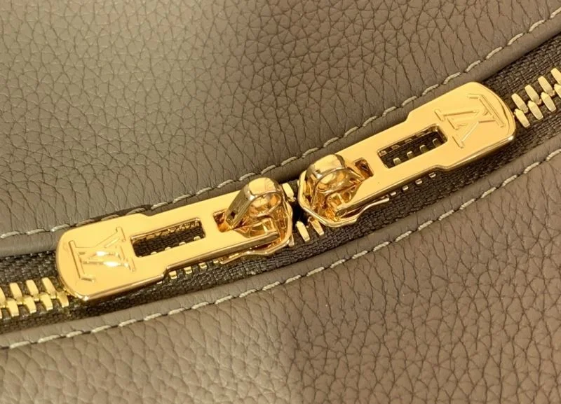 Exact replica Louis Vuitton Travel Bags