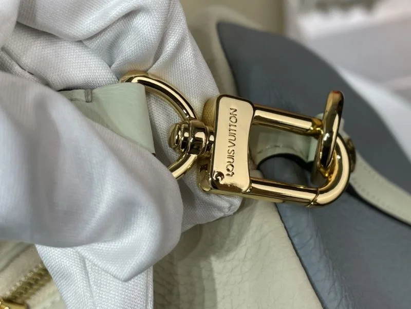Exact replica Louis Vuitton Travel Bags