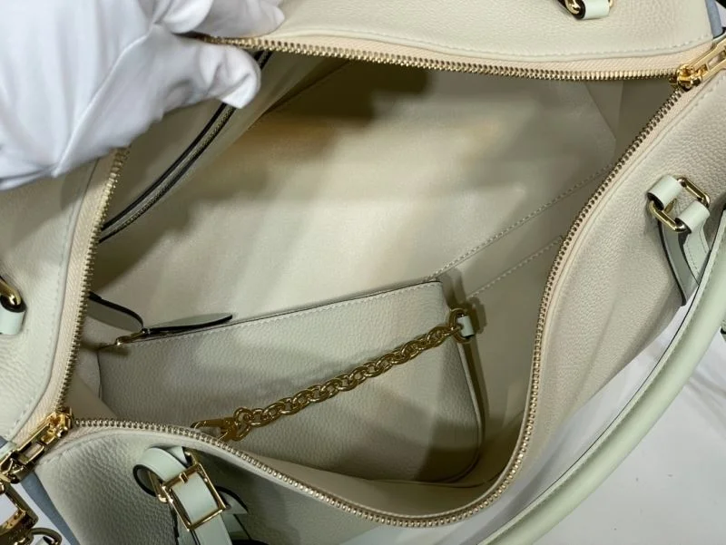 Exact replica Louis Vuitton Travel Bags