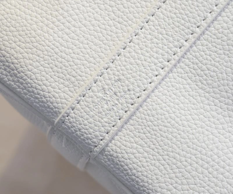 Low-cost Louis Vuitton Travel Bags