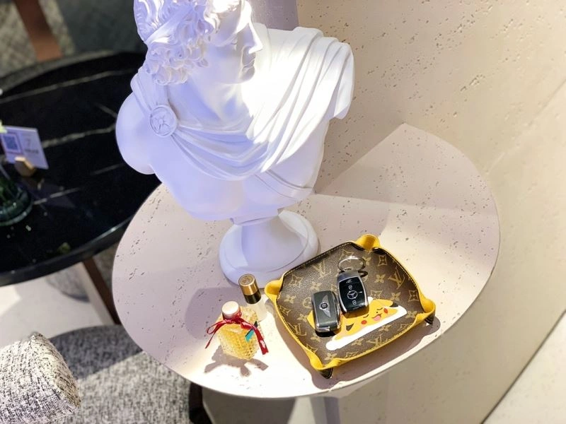 Top mirror Louis Vuitton Trays