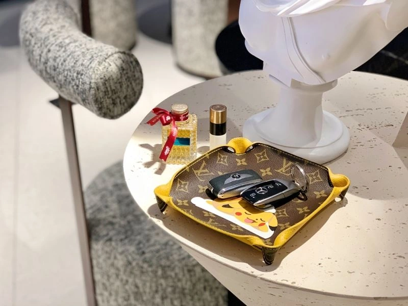 Top mirror Louis Vuitton Trays