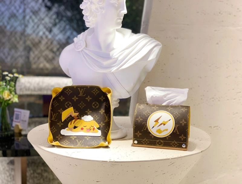 Top mirror Louis Vuitton Trays