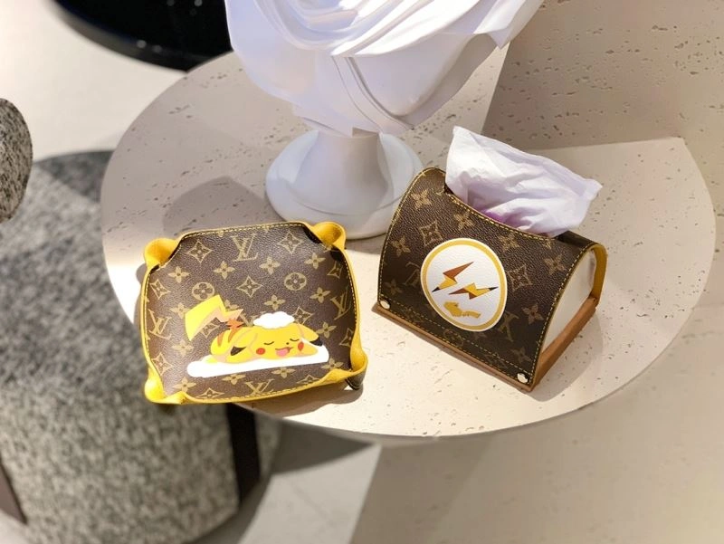 Top mirror Louis Vuitton Trays