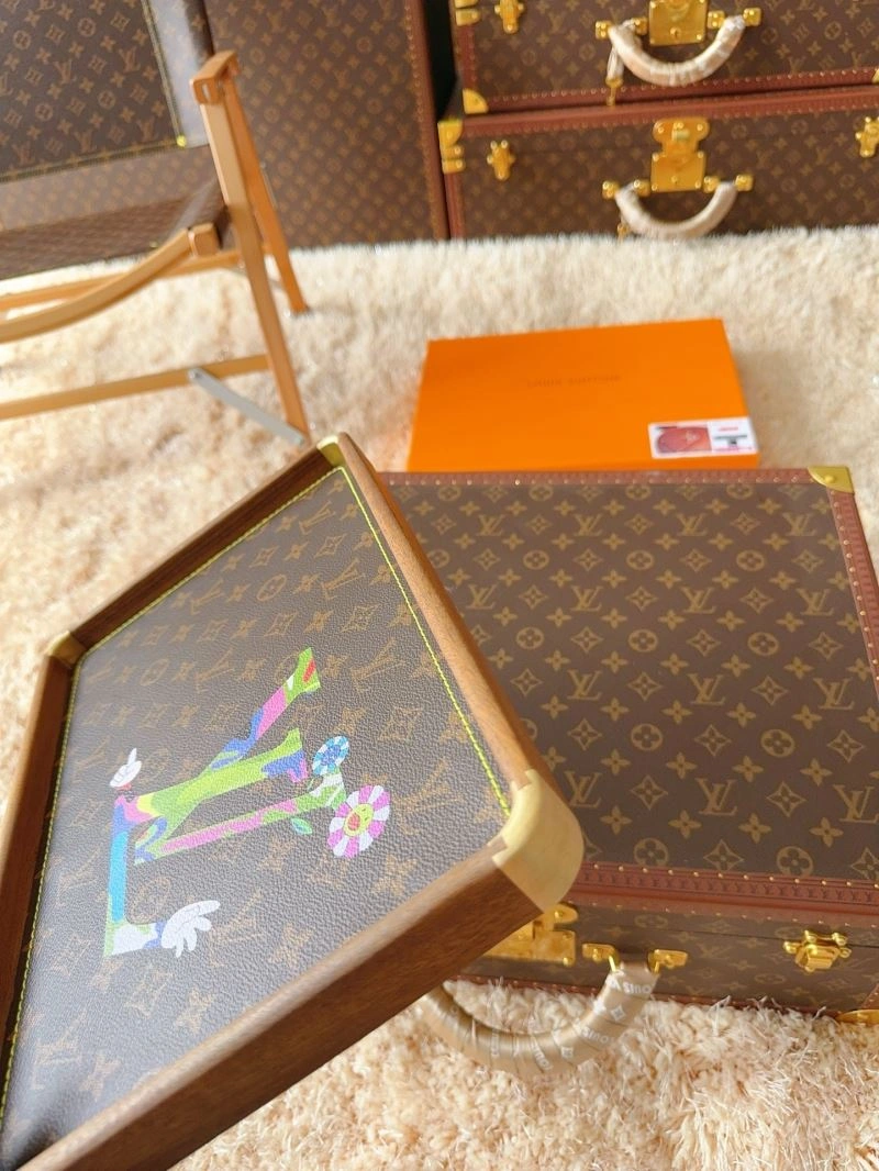 Top mirror Louis Vuitton Trays