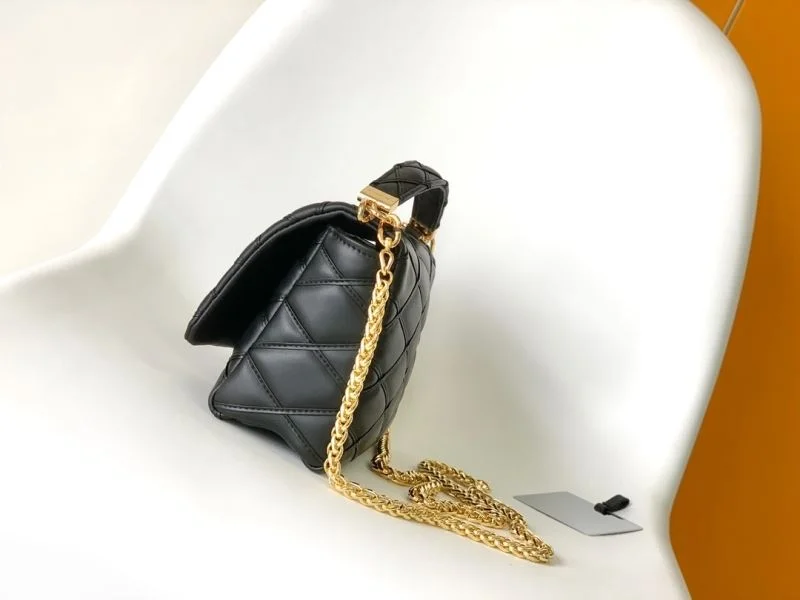 Top mirror Louis Vuitton Twist Bags