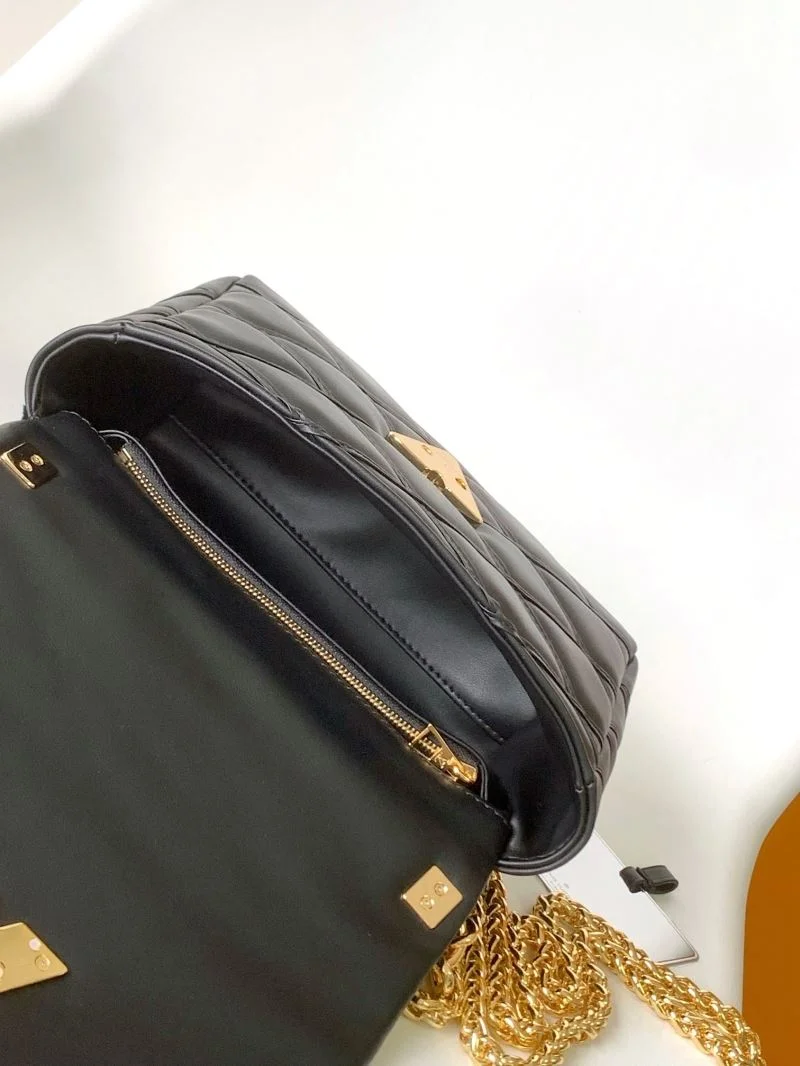 Top mirror Louis Vuitton Twist Bags