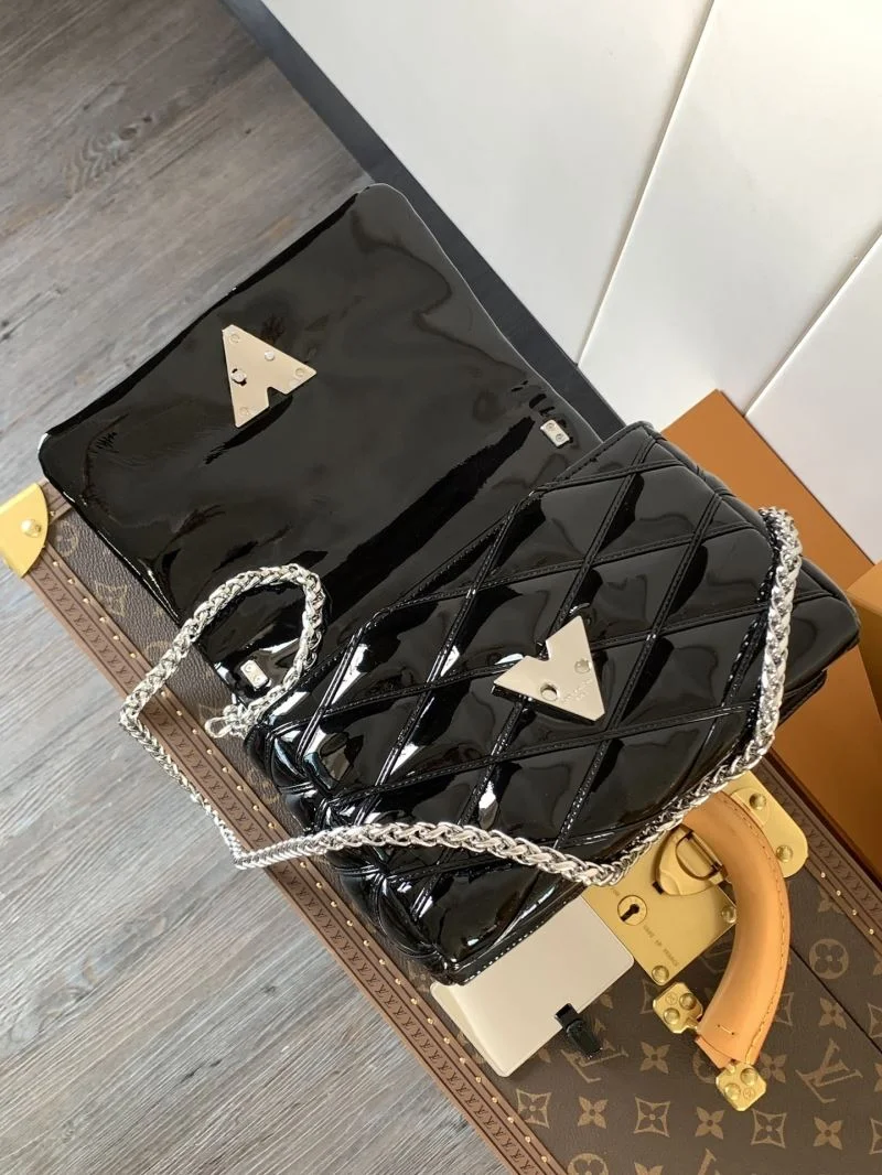 Top mirror Louis Vuitton Twist Bags