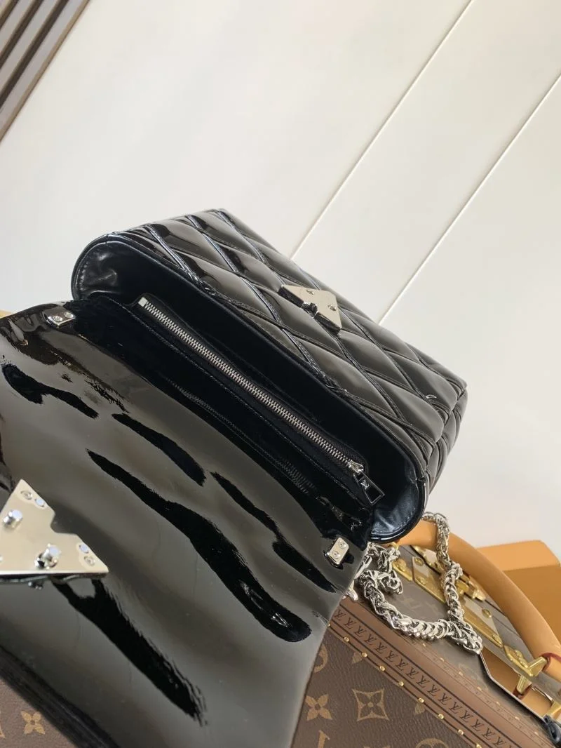 Top mirror Louis Vuitton Twist Bags
