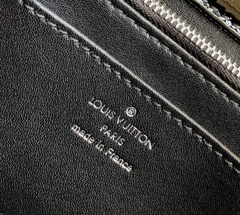 Top mirror Louis Vuitton Twist Bags