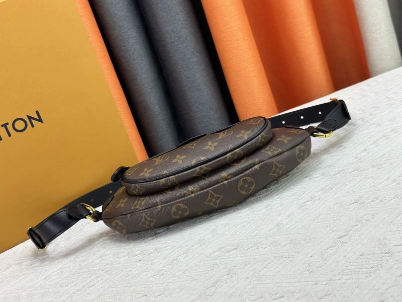 Brand-authenticated Louis Vuitton Waist Chest Packs