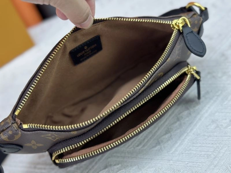 Brand-authenticated Louis Vuitton Waist Chest Packs