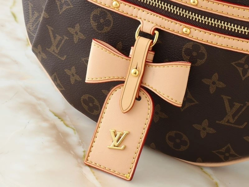 Brand-authenticated Louis Vuitton Waist Chest Packs
