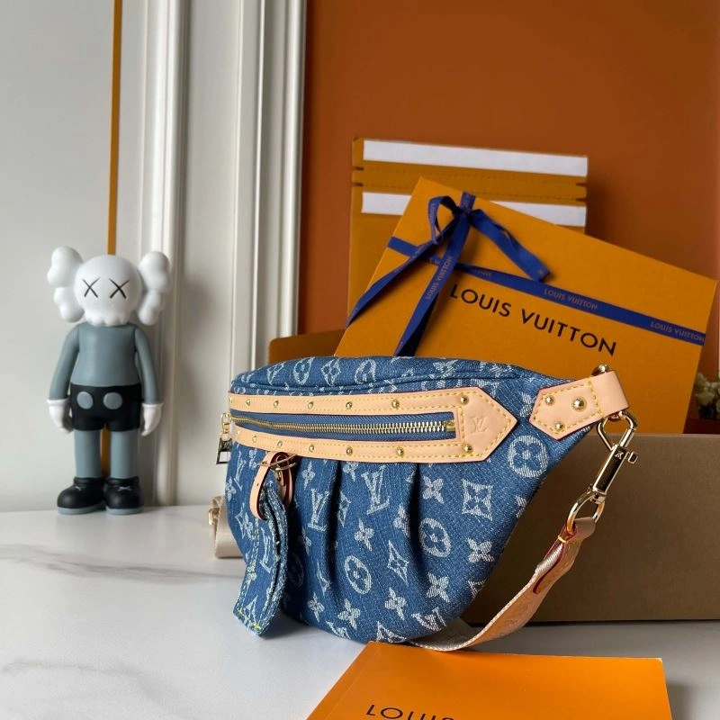 Brand-authenticated Louis Vuitton Waist Chest Packs