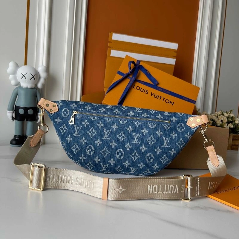 Brand-authenticated Louis Vuitton Waist Chest Packs