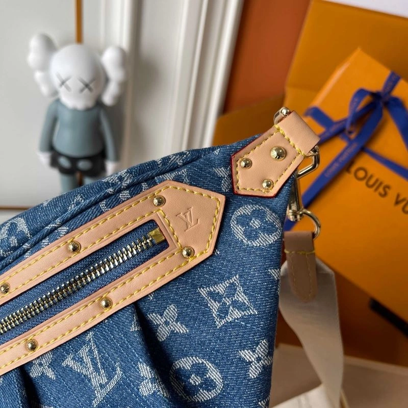Brand-authenticated Louis Vuitton Waist Chest Packs