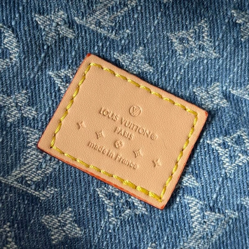Brand-authenticated Louis Vuitton Waist Chest Packs