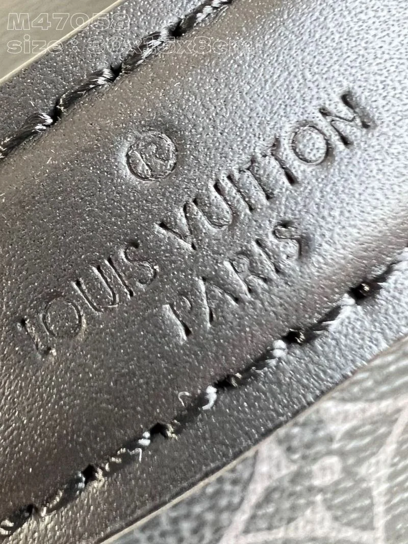Brand-authenticated Louis Vuitton Waist Chest Packs