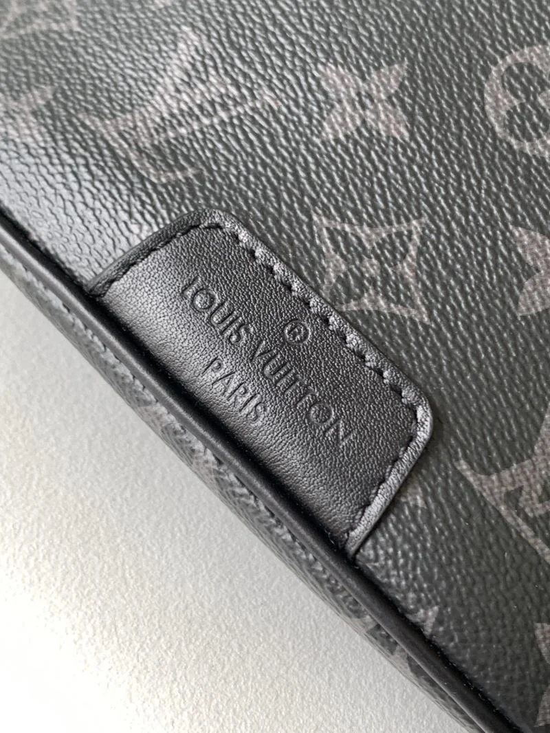 Brand-authenticated Louis Vuitton Waist Chest Packs