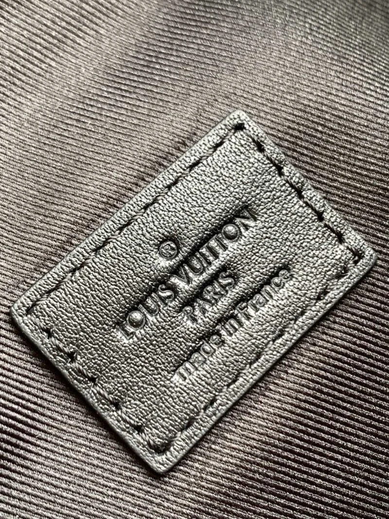 Brand-authenticated Louis Vuitton Waist Chest Packs