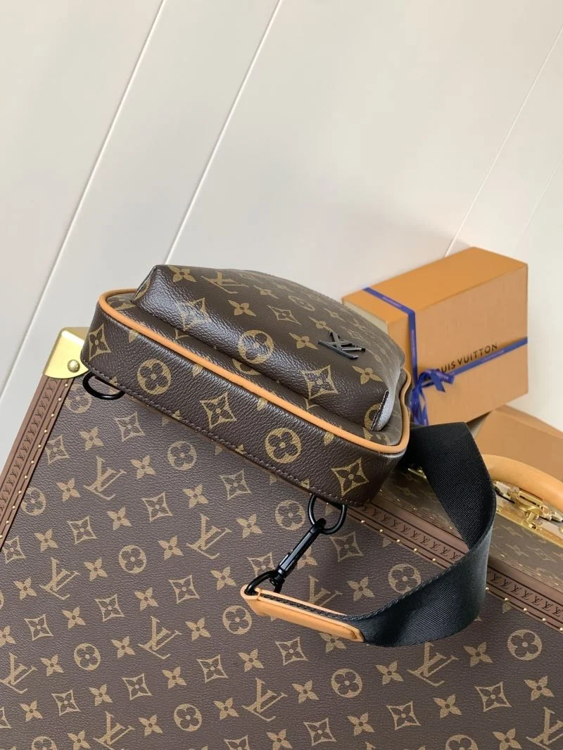 Brand-authenticated Louis Vuitton Waist Chest Packs