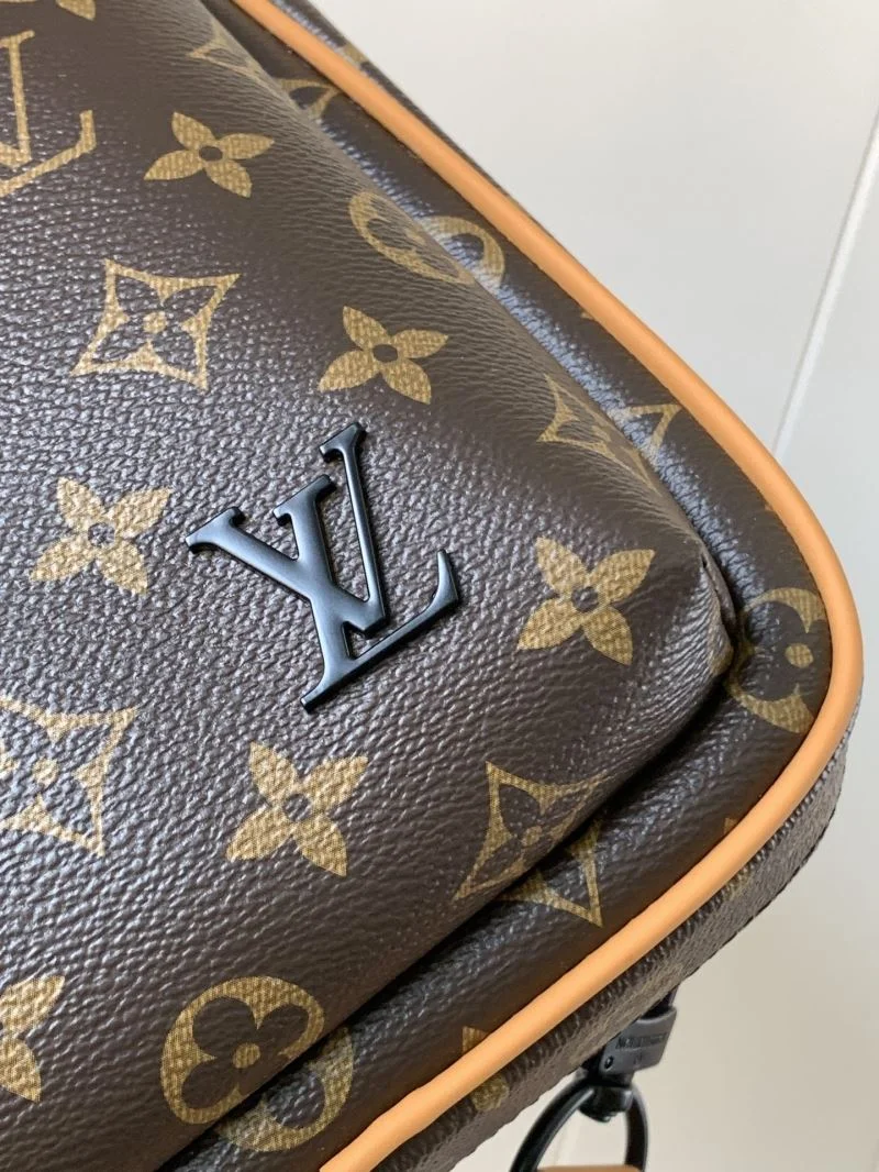 Brand-authenticated Louis Vuitton Waist Chest Packs