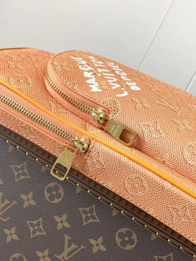 Brand-authenticated Louis Vuitton Waist Chest Packs