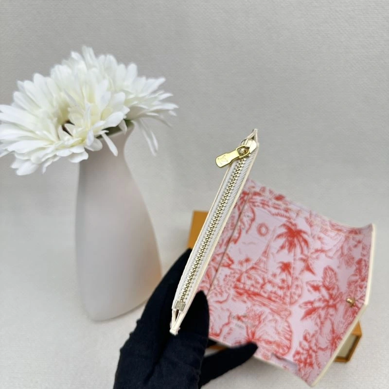 Indistinguishable Louis Vuitton Wallets Purse