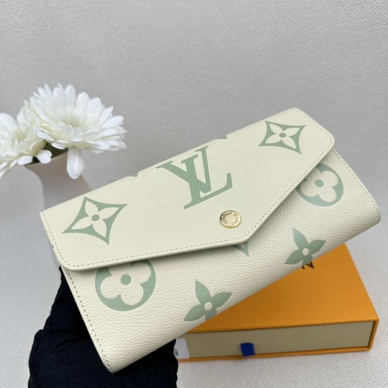 Indistinguishable Louis Vuitton Wallets Purse
