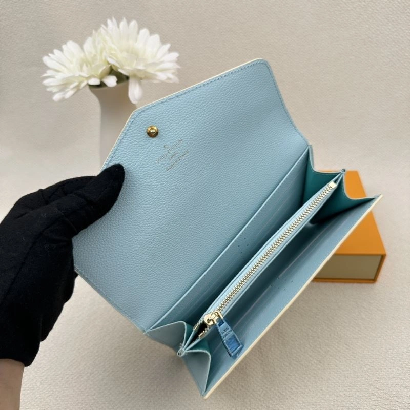 Indistinguishable Louis Vuitton Wallets Purse