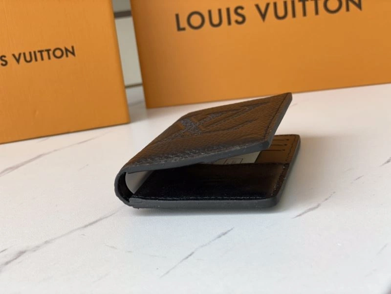 Indistinguishable Louis Vuitton Wallets Purse