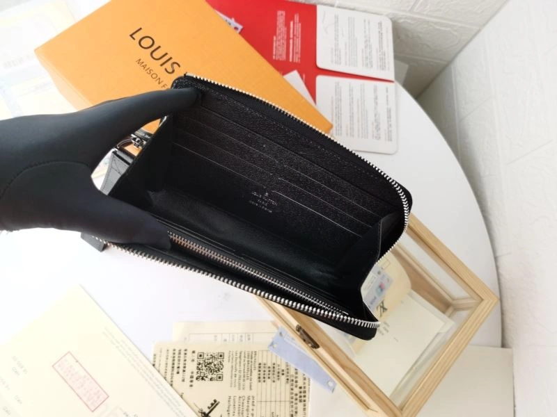 Exact replica Louis Vuitton Wallets Purse
