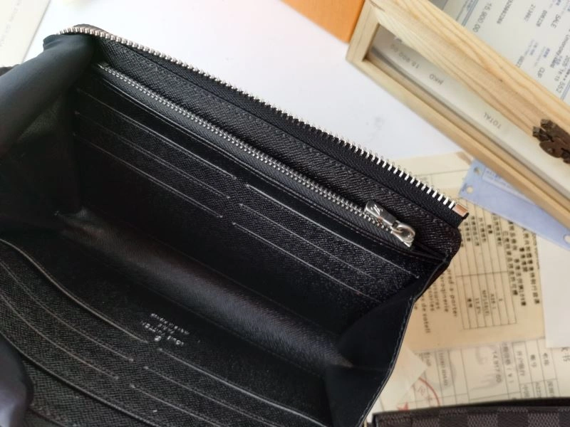 Exact replica Louis Vuitton Wallets Purse
