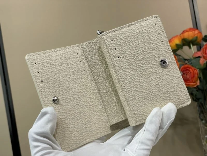 Exact replica Louis Vuitton Wallets Purse