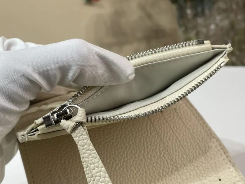 Mirror quality Louis Vuitton Wallets Purse