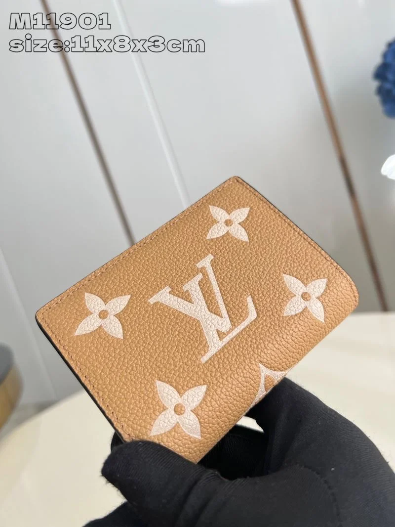 Indistinguishable Louis Vuitton Wallets Purse