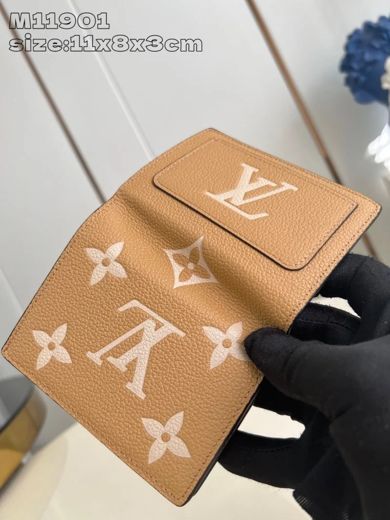 Indistinguishable Louis Vuitton Wallets Purse